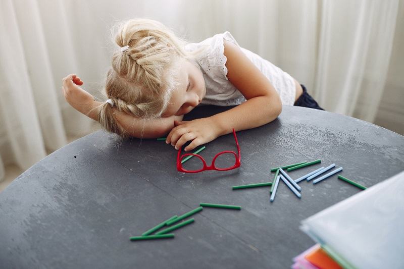 ADHD la copii: simptome, cauze si cum ii putem ajuta sa se dezvolte ...