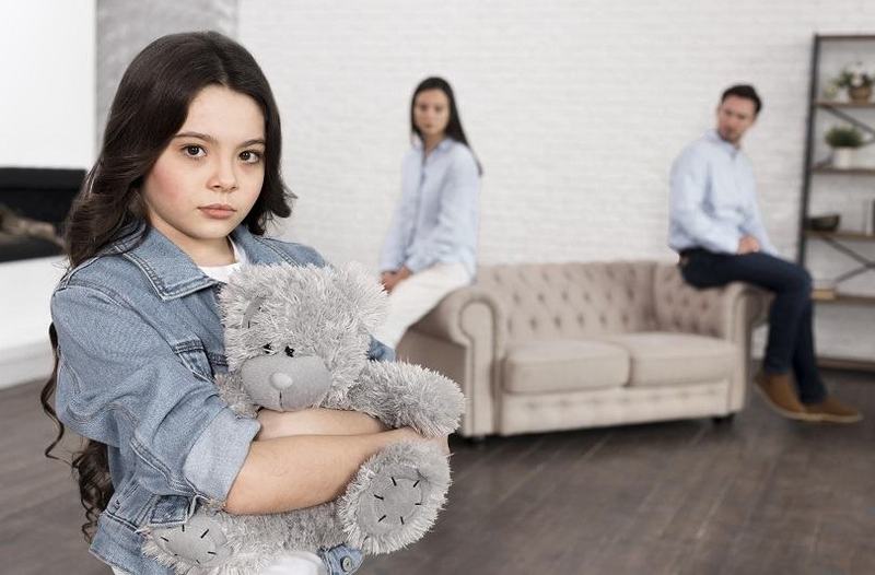 Alienarea parentala la copii: semne, efecte emotionale si impact asupra ...